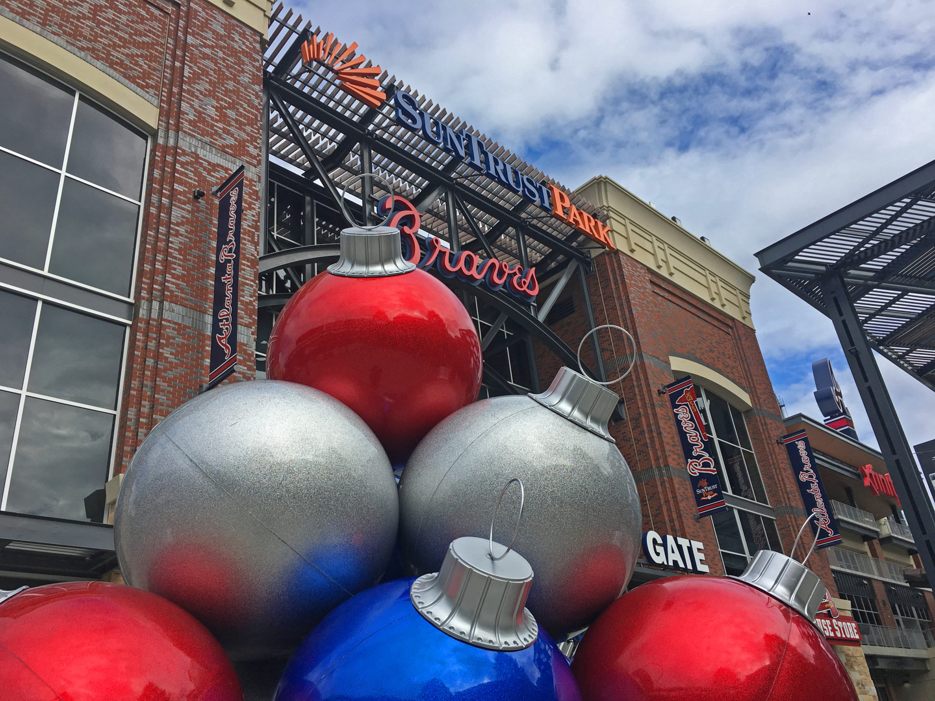 Studio 25 | Creators of Stunning Seasonal Decor and Displays